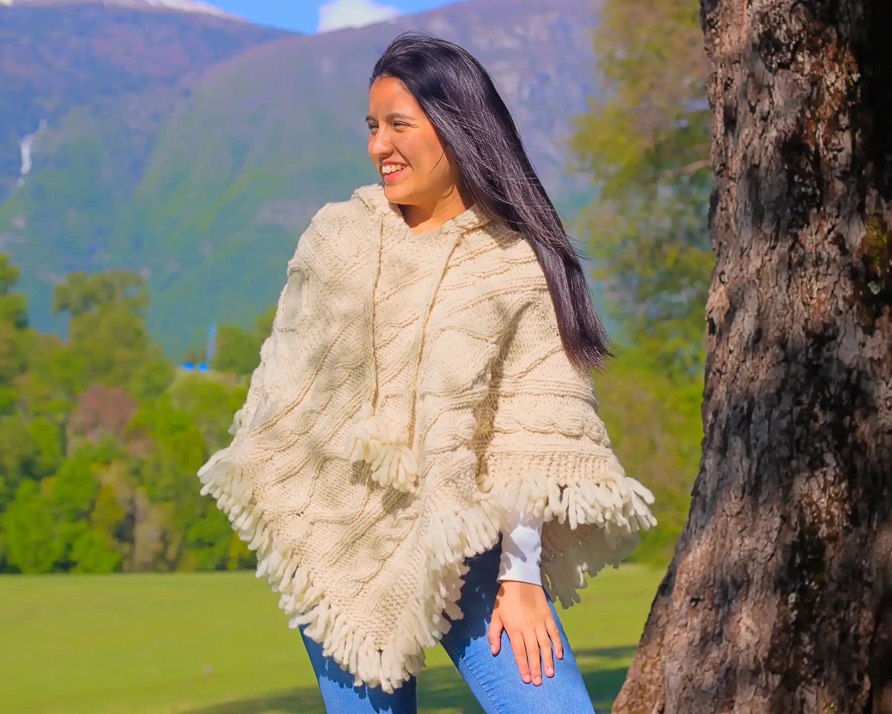 Thick Andean Wool Poncho with Hood - Canelo Model